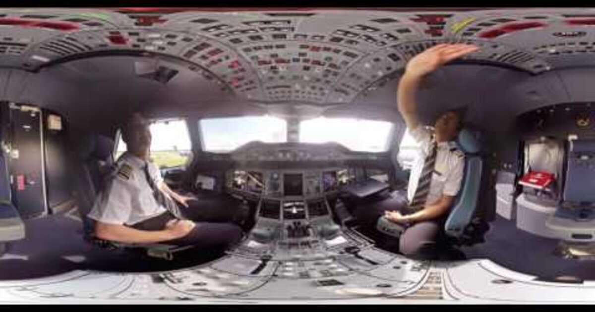 360° Cockpit tour of Emirates Airbus A380 | Travolution